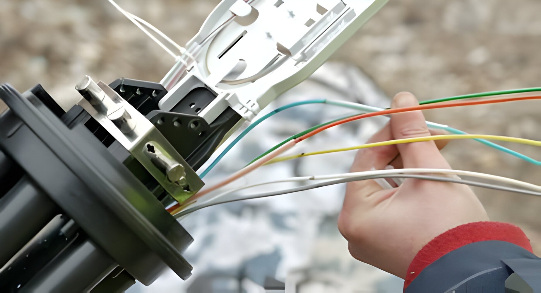 Extend networks of fiber cables OSP FTTH - Bin Zaffrah